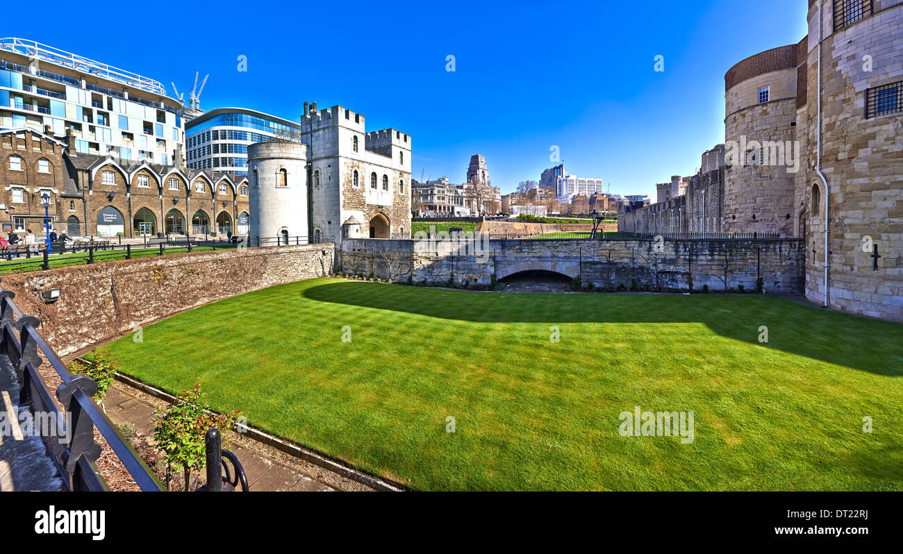 The Tower of London: Her Majesty's Royal Palace and Fortress, more ...