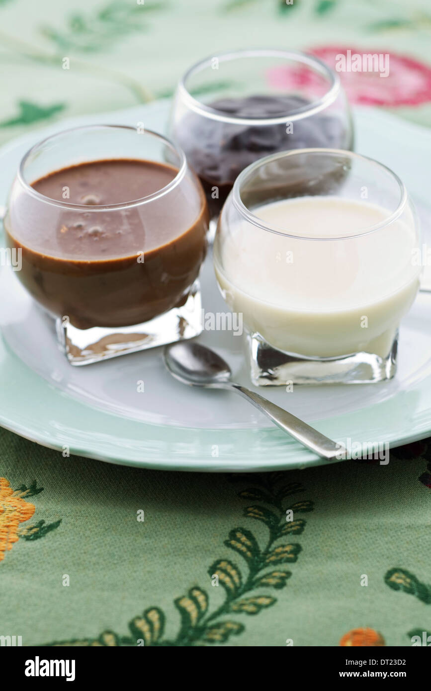 Chocolate pudding jello hi-res stock photography and images - Alamy