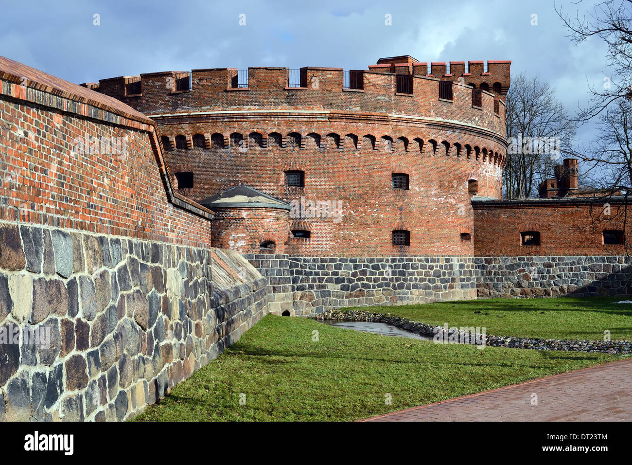 Embrasure teeth hi-res stock photography and images - Alamy