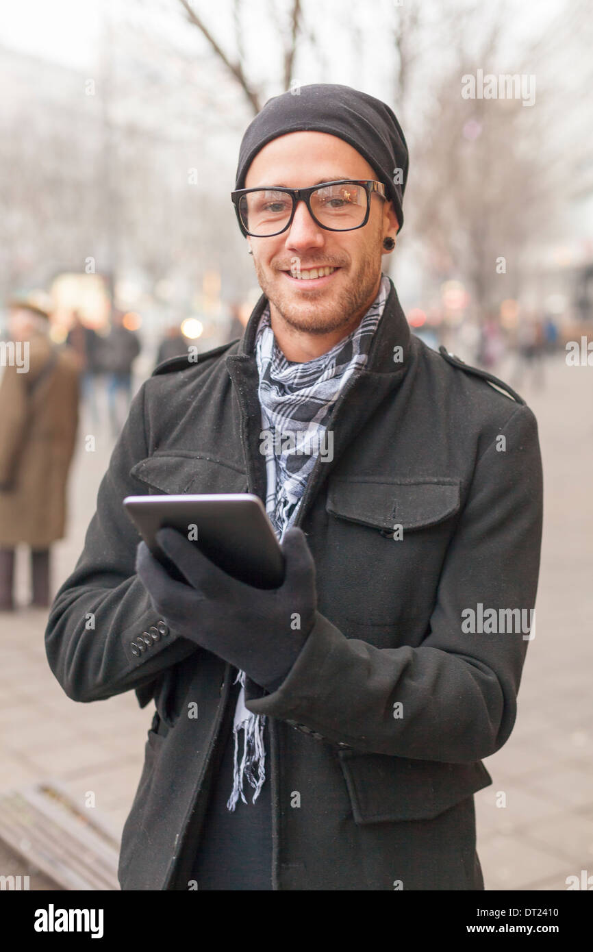 Using i pad hi-res stock photography and images - Alamy