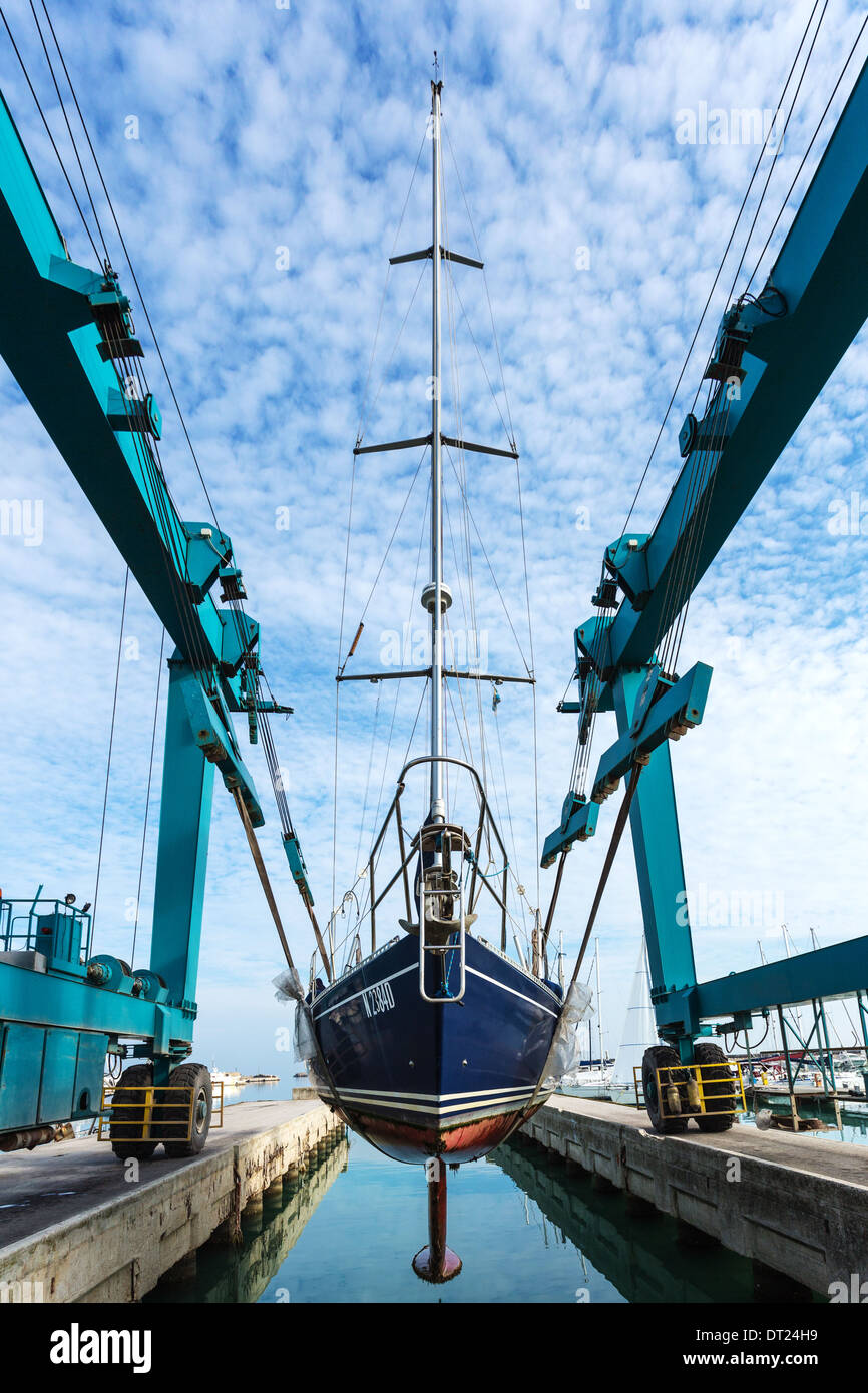 Shipyard service hi-res stock photography and images - Alamy