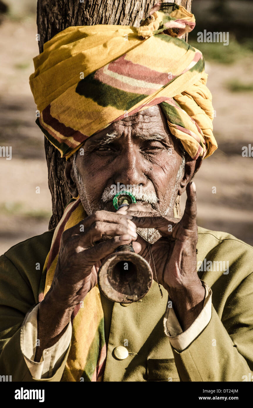 Shehnai hi-res stock photography and images - Alamy