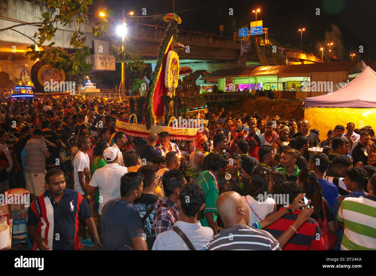 Crowd surrounding the Thaipusam kavadi bearers at Batu Cave, Kuala ...