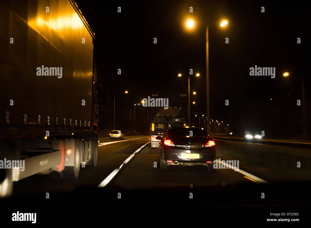 Cars on road night hi-res stock photography and images - Alamy