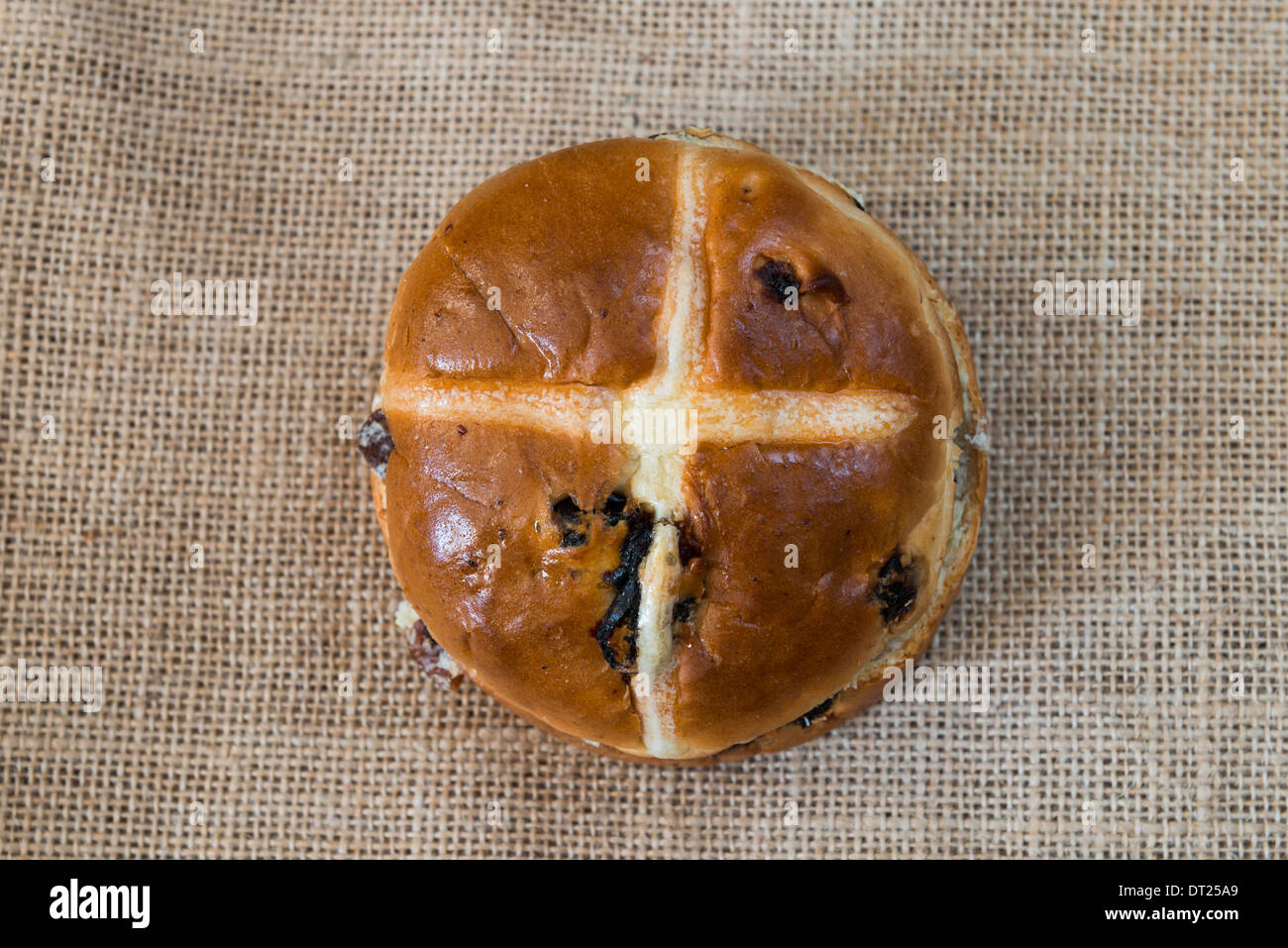Six hot cross buns hi-res stock photography and images - Alamy
