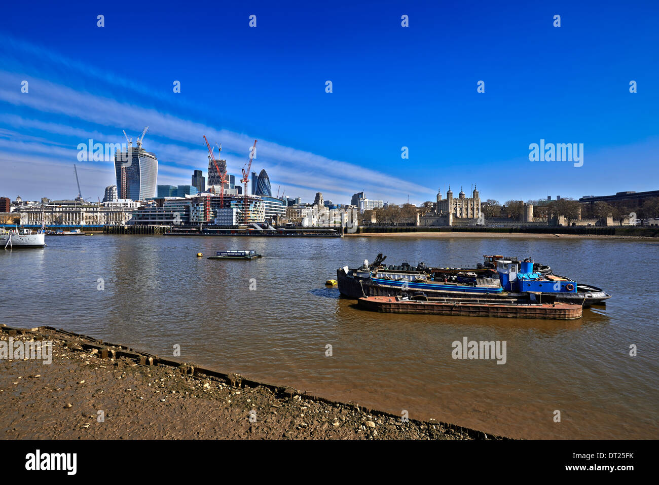 The River Thames flows through southern England Stock Photo - Alamy