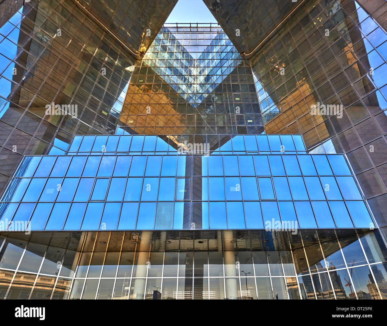 The River Thames flows through southern England Stock Photo - Alamy
