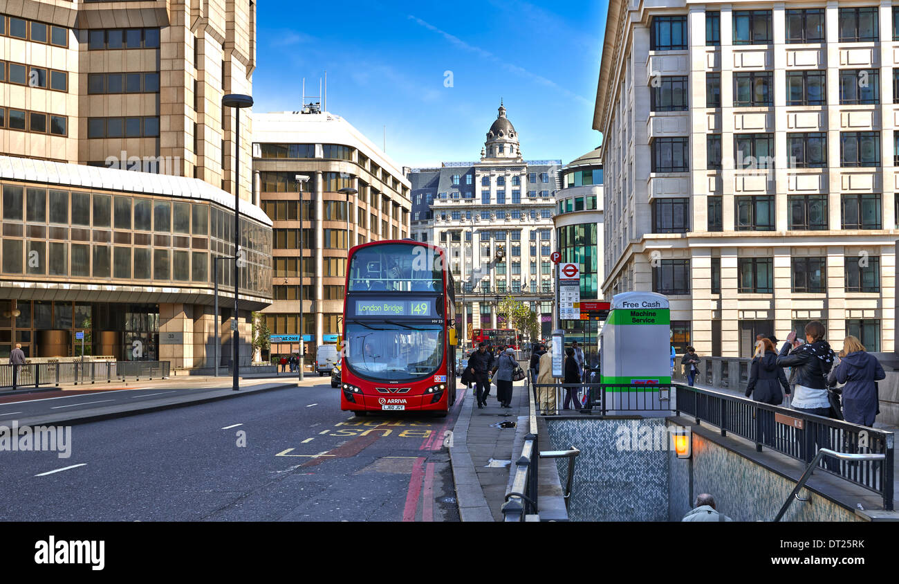 The River Thames flows through southern England Stock Photo - Alamy