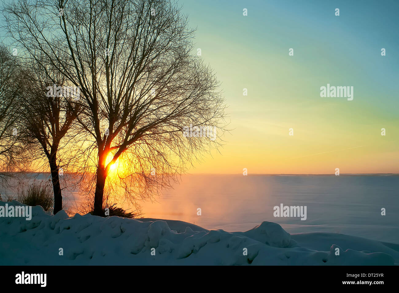 Beautiful sunrise scenery frozen hi-res stock photography and images ...