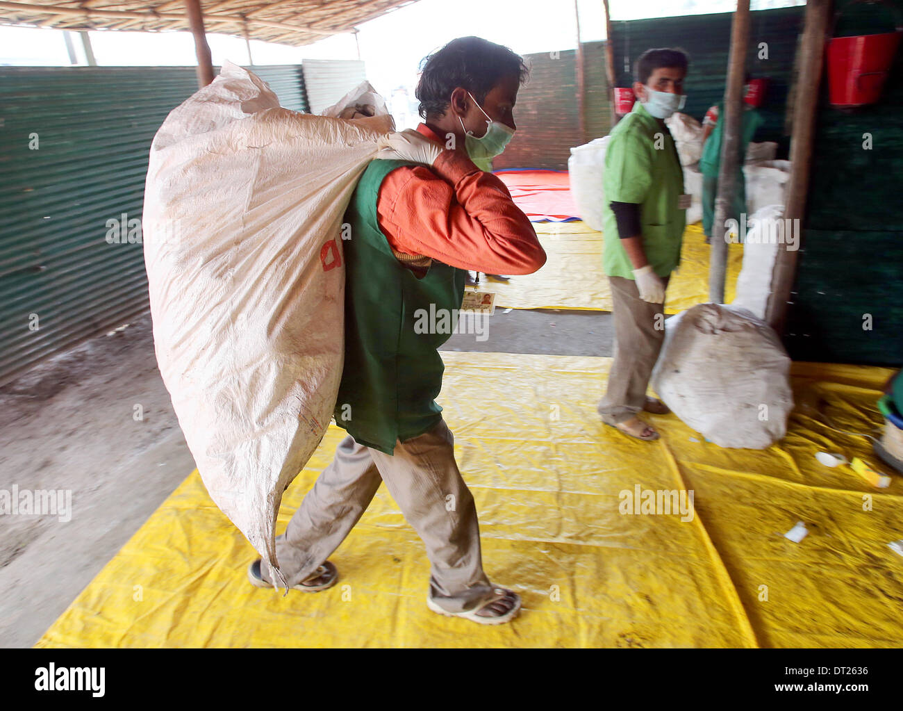 Indian garbage collectors hi-res stock photography and images - Alamy
