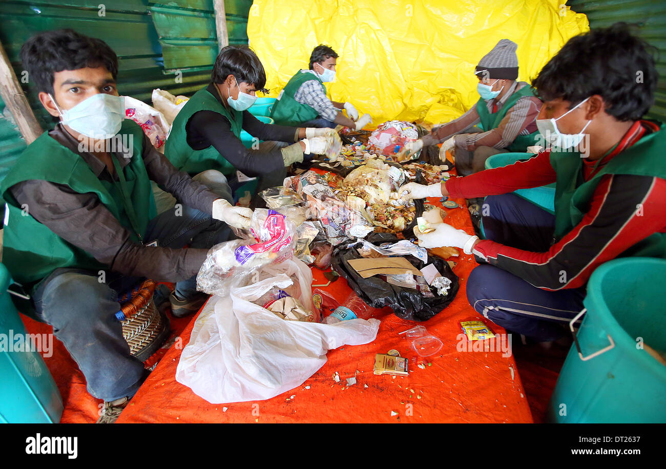 Indian garbage collectors hi-res stock photography and images - Alamy