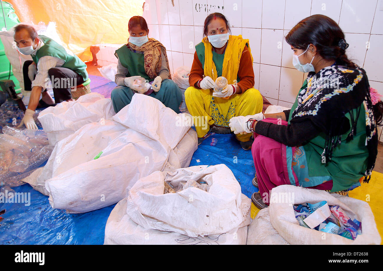 Indian garbage collectors hi-res stock photography and images - Alamy