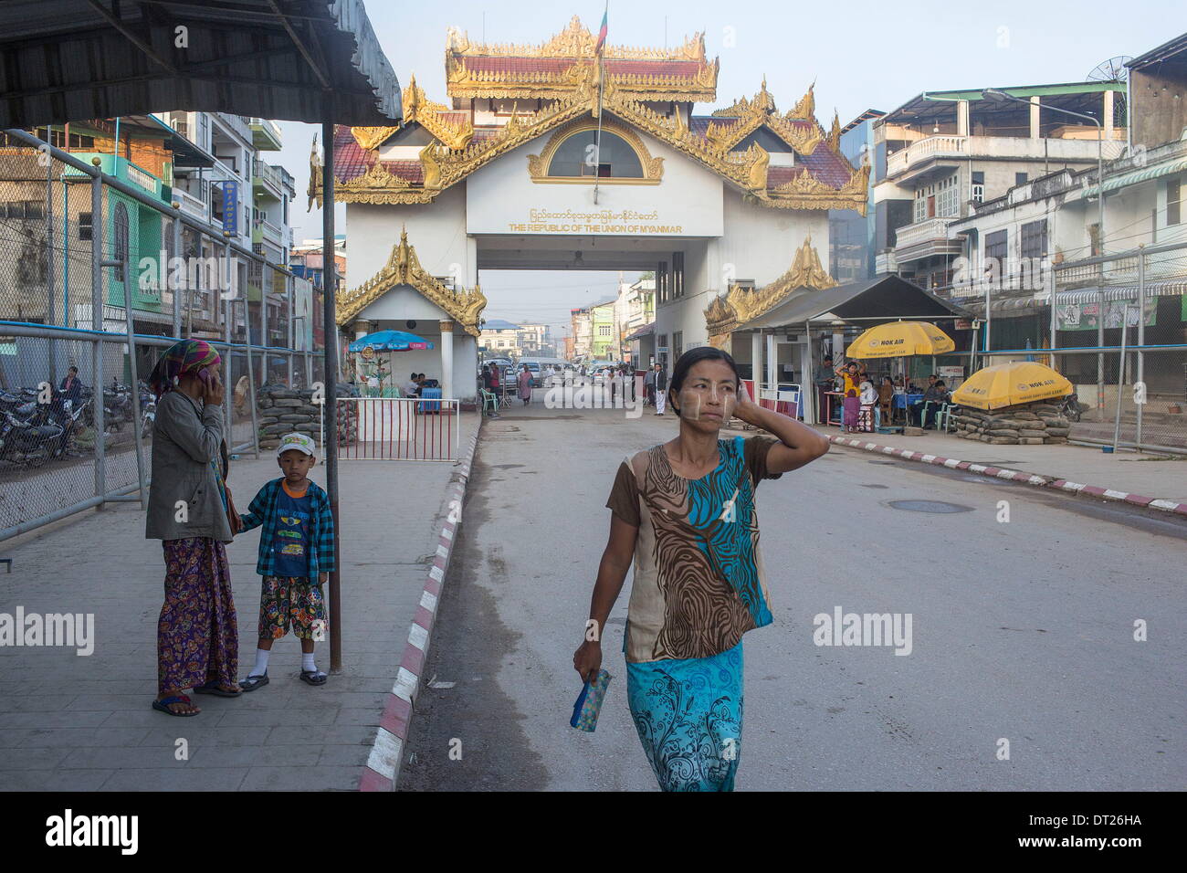 Mae Sot, Thailand. 21st Oct, 2013. The border entrance to Myanmar at ...