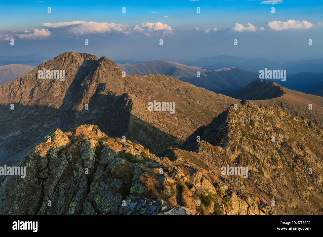 Pico Negoiu Fagaras Negoiu Mountain Hut Morning 4K Close