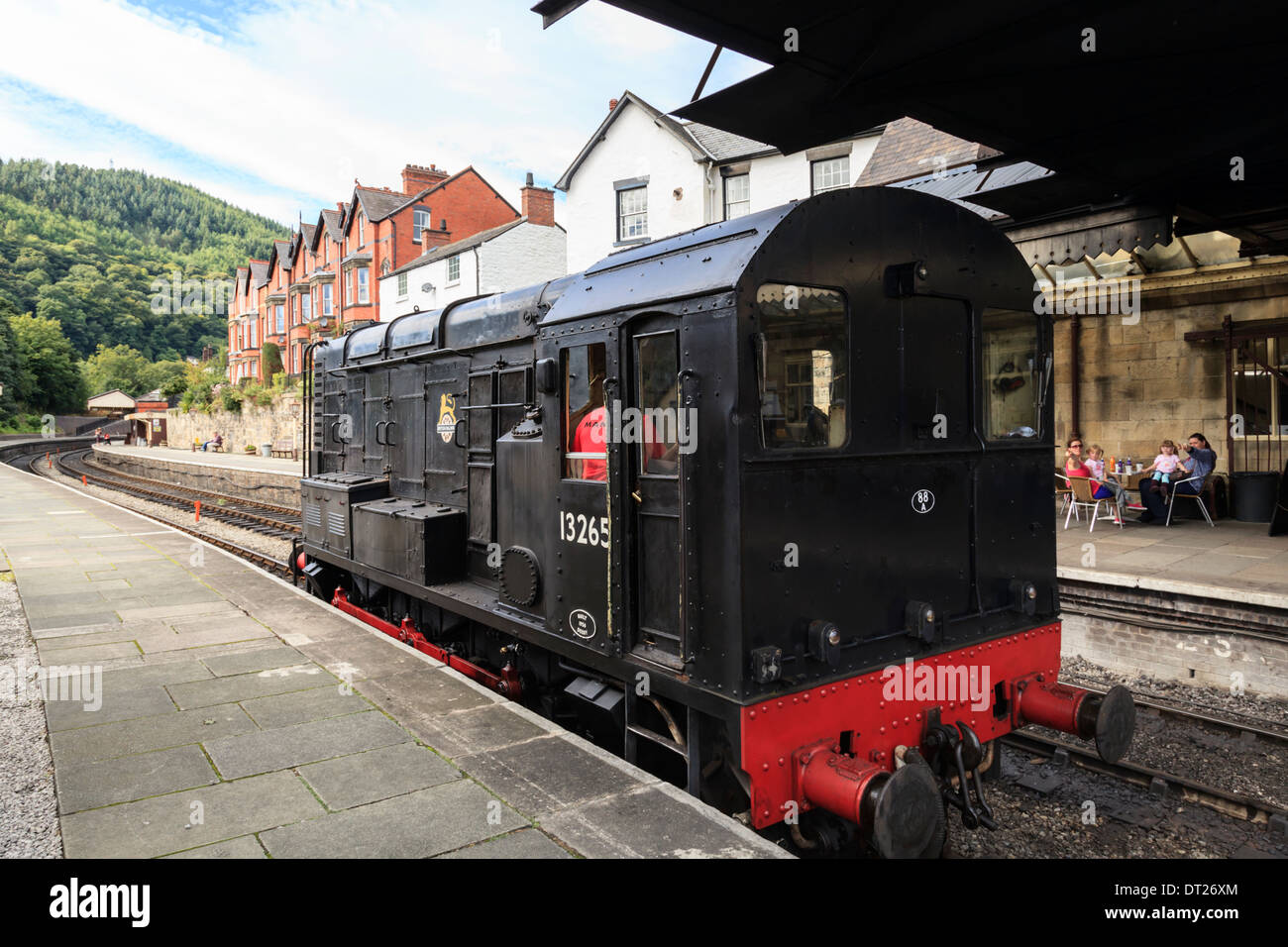 Class 08 (08195/13265) is seen running on the Llangollen Heritaage ...