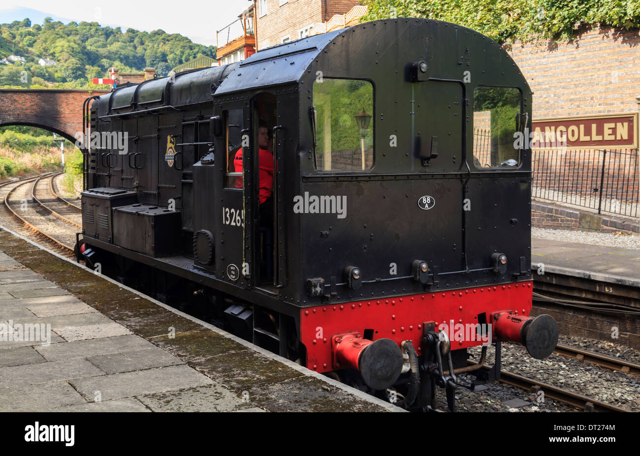 Class 08 (08195/13265) is seen running on the Llangollen Heritaage ...