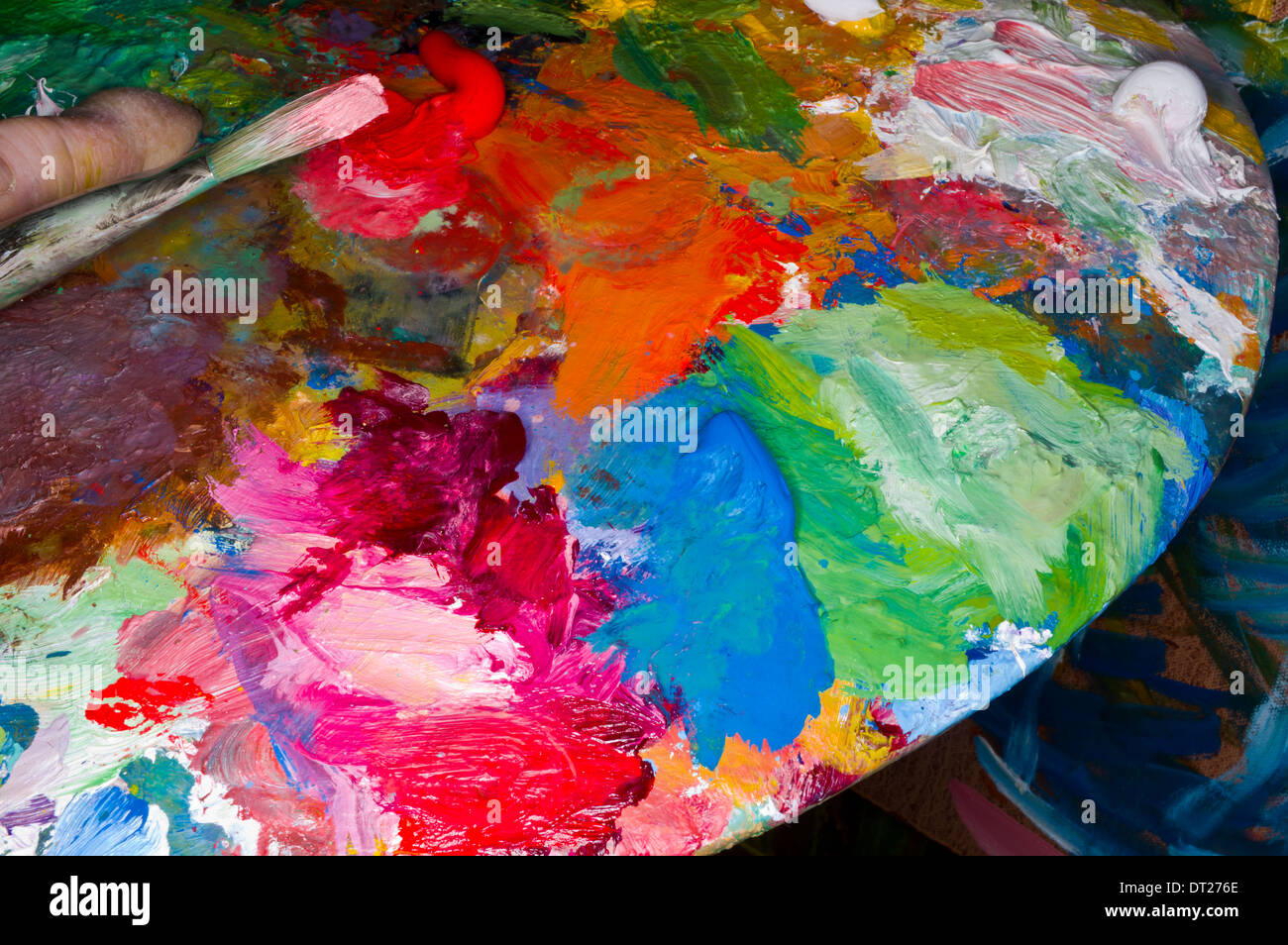 Traditional artist palette hi-res stock photography and images - Alamy