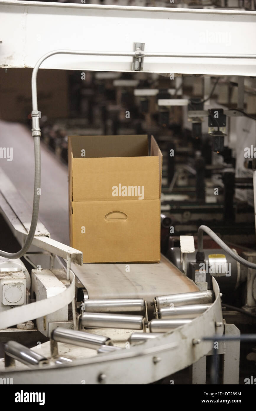 Box conveyor warehouse hi-res stock photography and images - Alamy