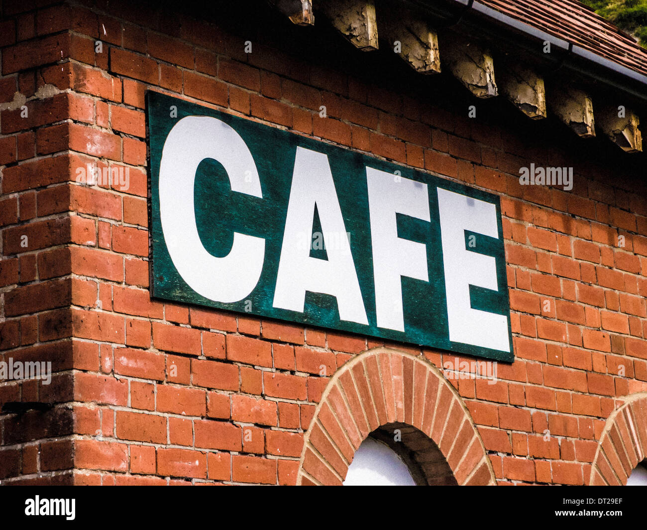 Red brick facade hi-res stock photography and images - Alamy