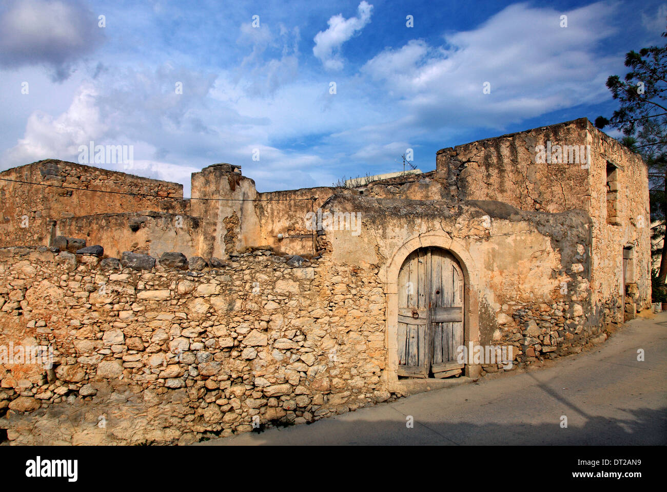 Traditional Cretan architecture in Kainourio Horio village ...