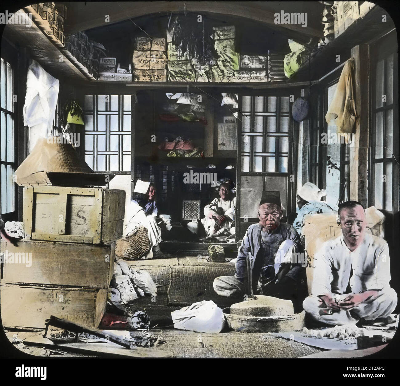Traditional korean storefront hi-res stock photography and images - Alamy