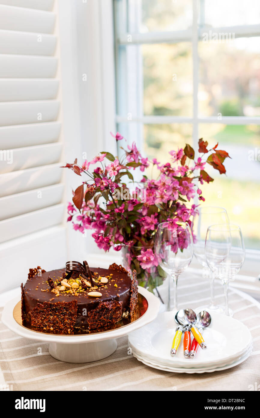 Round birthday cake hi-res stock photography and images - Alamy