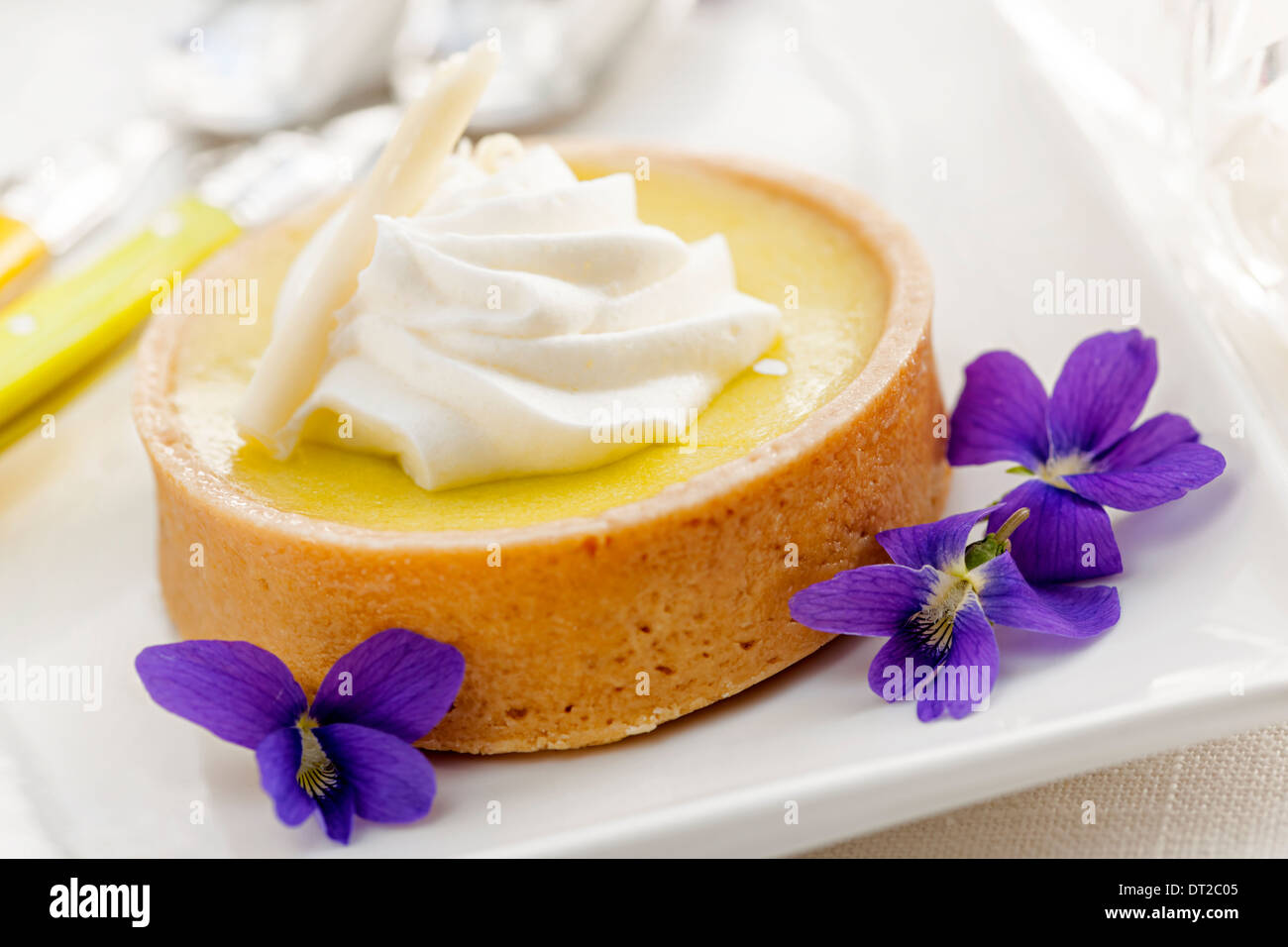 Edible flower garnish hi-res stock photography and images - Alamy