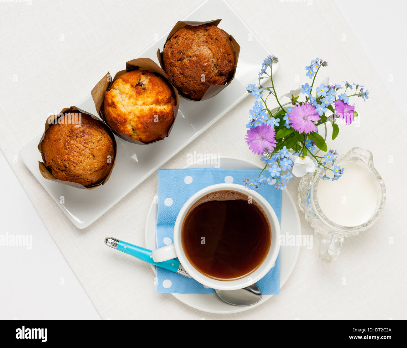 Muffins paper cup hi-res stock photography and images - Alamy