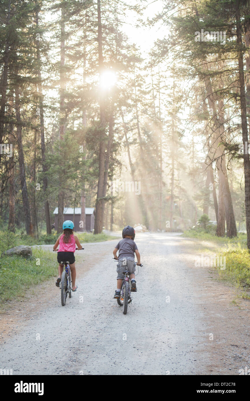Kids riding bikes hi-res stock photography and images - Alamy