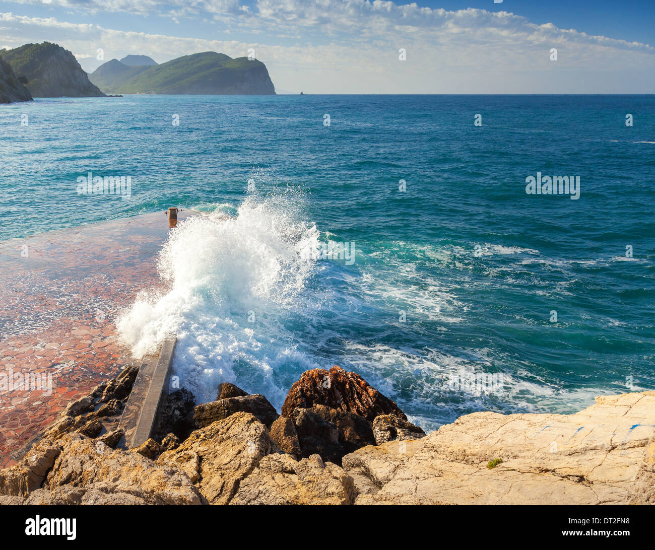 Breaking wave water sea sky hi-res stock photography and images - Alamy