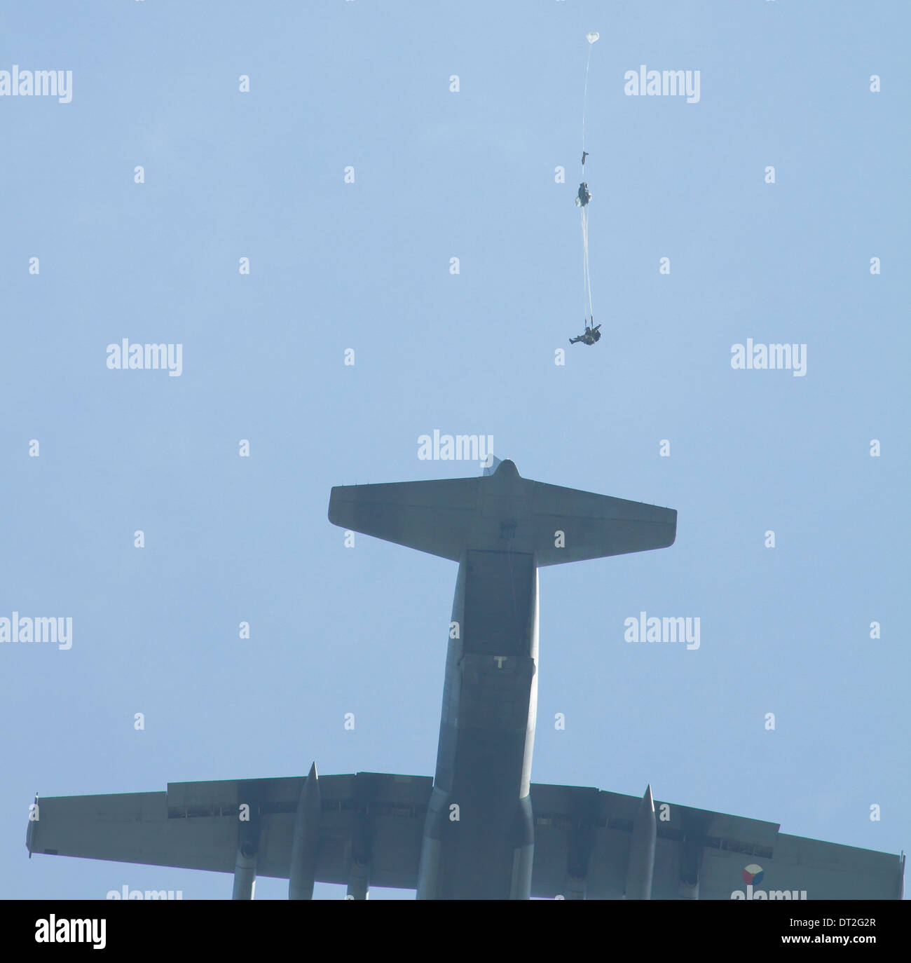 C 130 parachute jump hi-res stock photography and images - Alamy