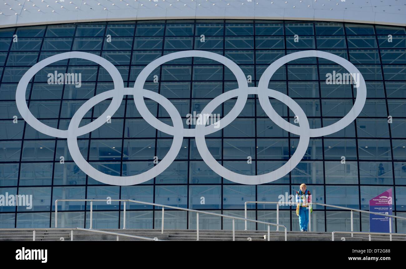 2014 the olympic rings outside hi-res stock photography and images - Alamy