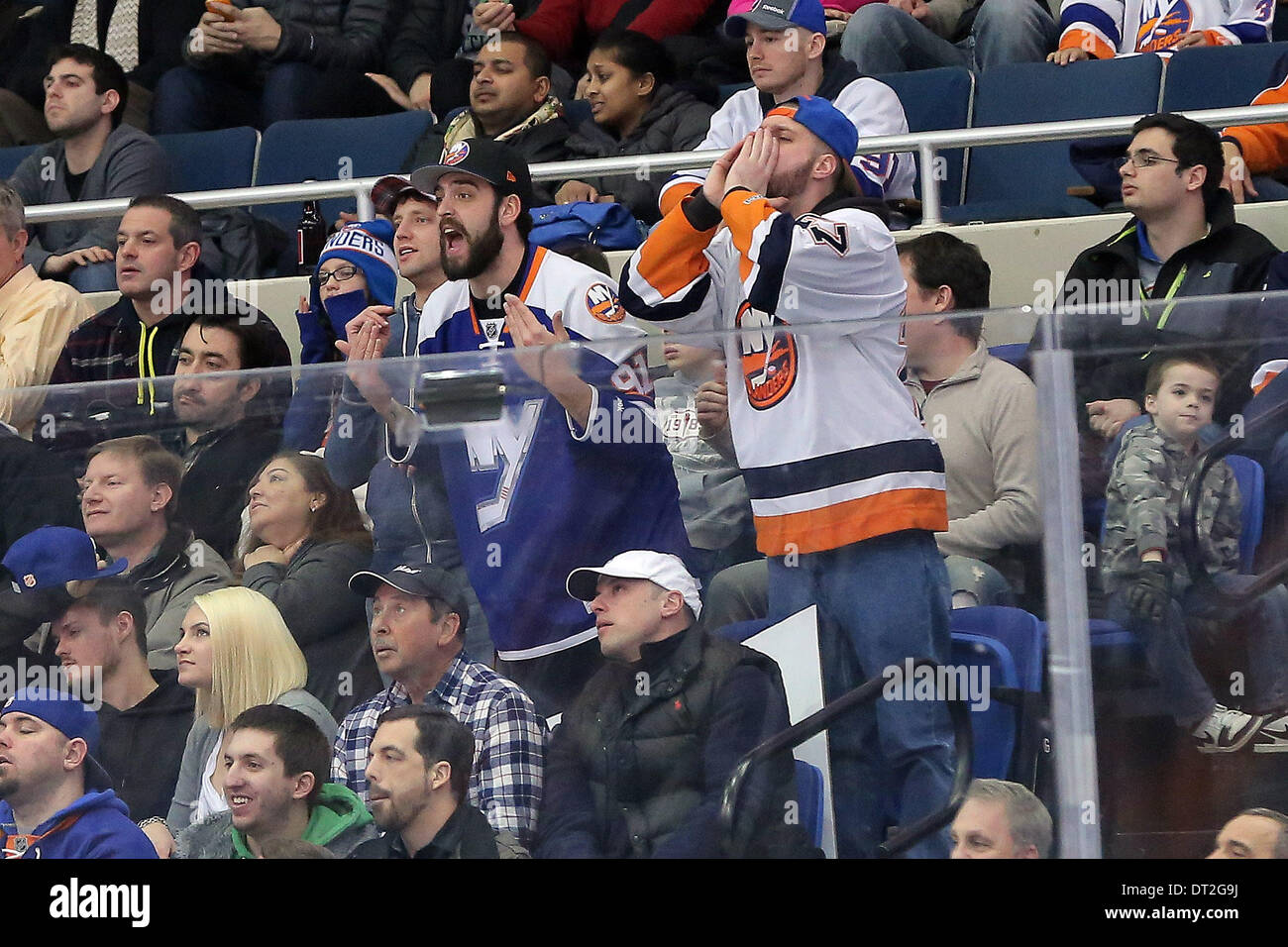 Islanders fans hi-res stock photography and images - Alamy