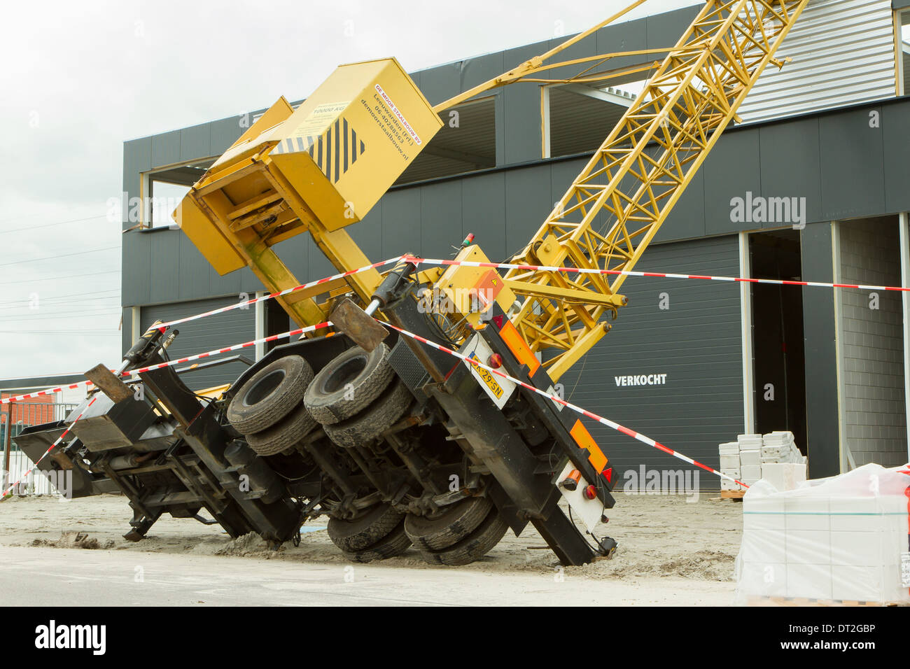 Mobile tower cranes hi-res stock photography and images - Alamy