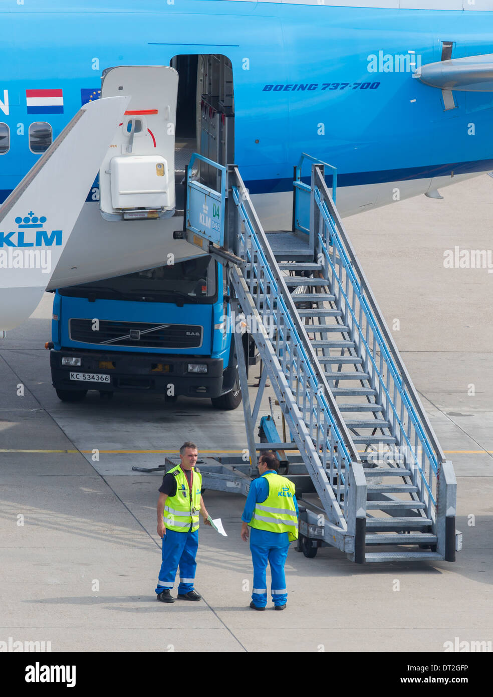 Boarding ramp plane door hi-res stock photography and images - Alamy
