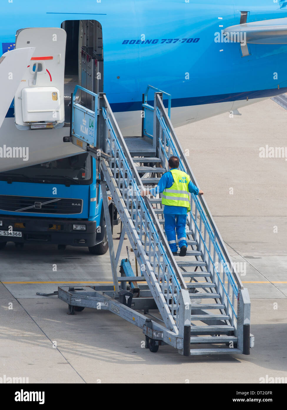 Boarding ramp plane door hi-res stock photography and images - Alamy
