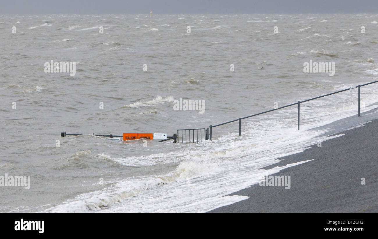 Coastal protection dikes hi-res stock photography and images - Alamy