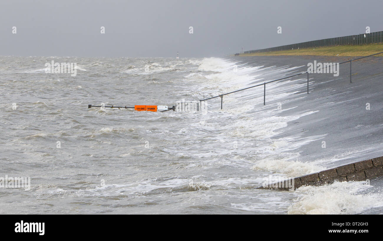Extreme high tide at the dikes of the dutch coastal works Stock Photo ...