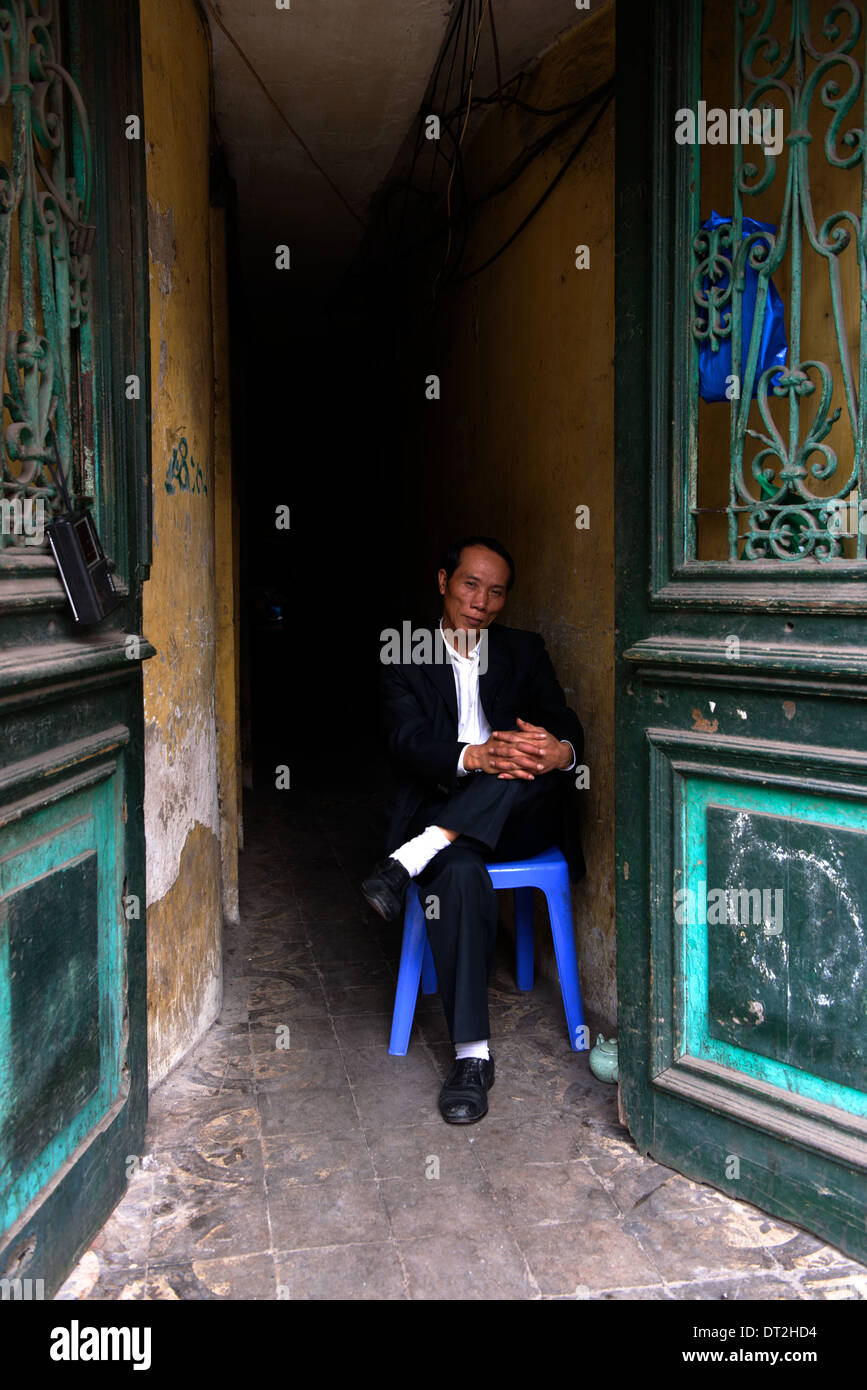 Old resident hi-res stock photography and images - Alamy