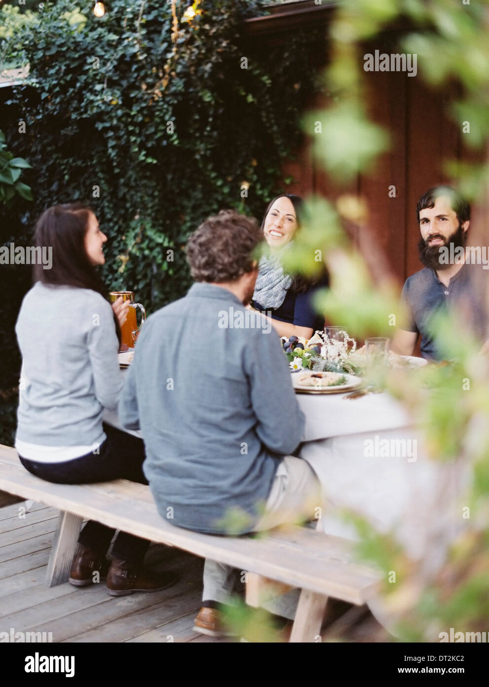 Usa dinner party group table hi-res stock photography and images - Alamy