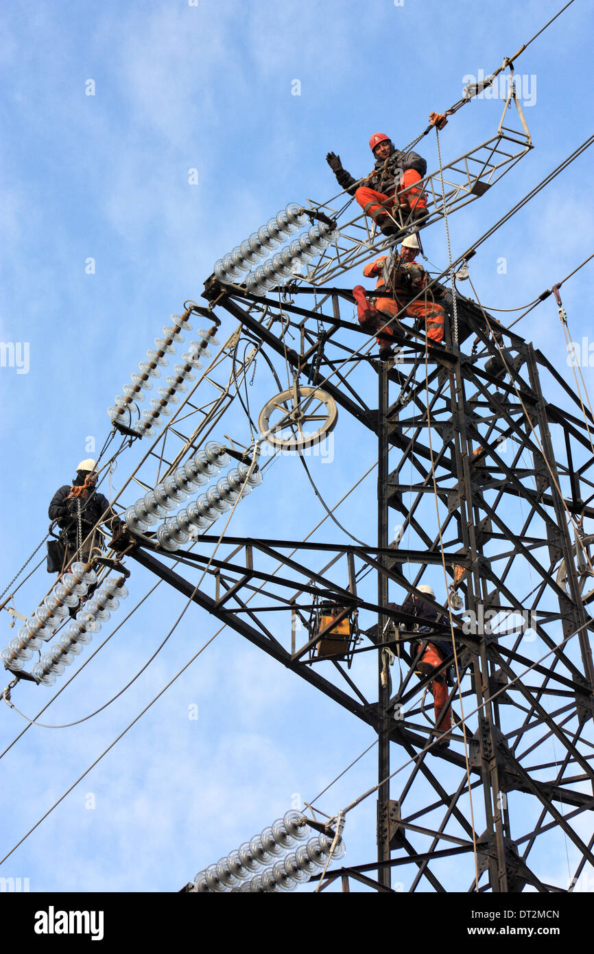 Linee elettriche hi-res stock photography and images - Alamy