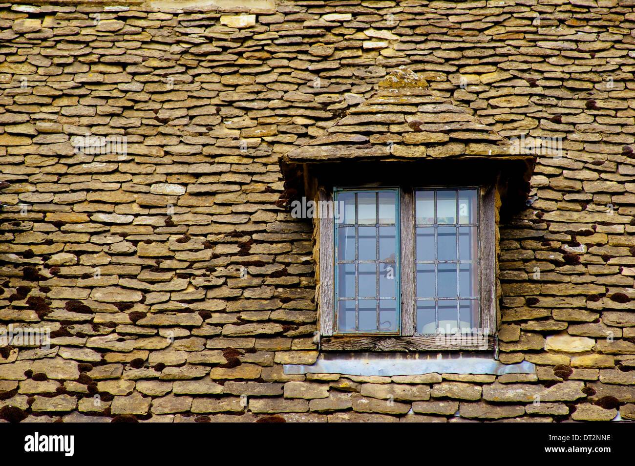 Typical old slate roof in Cotswolds, England Stock Photo - Alamy
