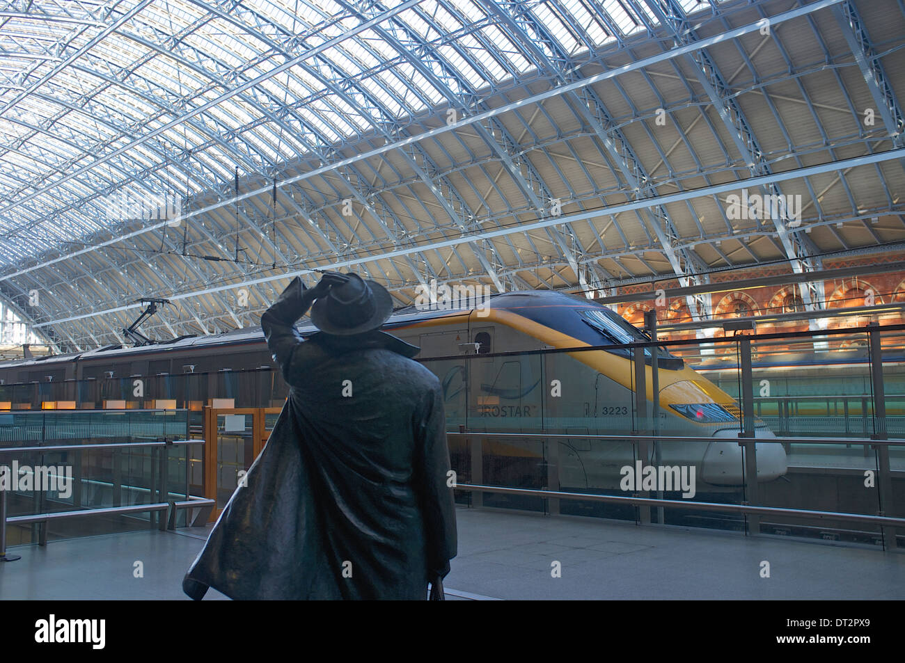 Eurostar terminal at London St Pancras Stock Photo - Alamy