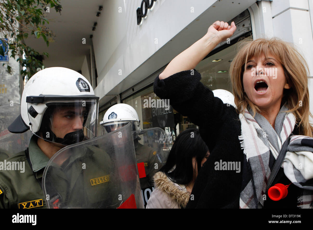 Athens, Greece. 7th Feb, 2014. Members of the local authority employees union POE-OTA and of the ...