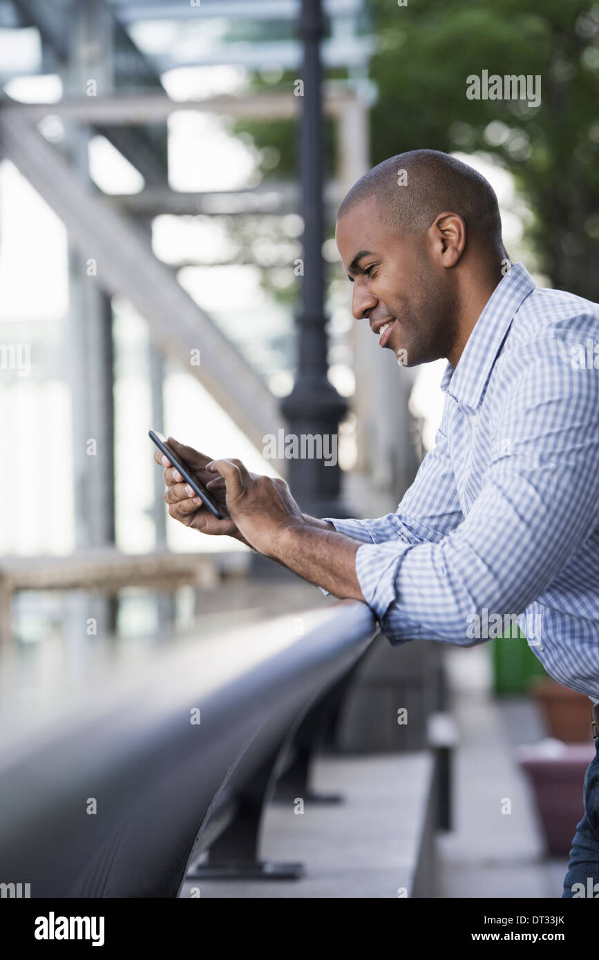 Shirtsleeves hi-res stock photography and images - Alamy