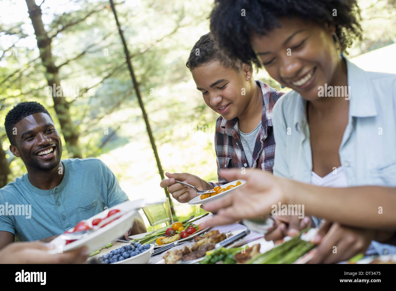 Black parents and children hi-res stock photography and images - Alamy