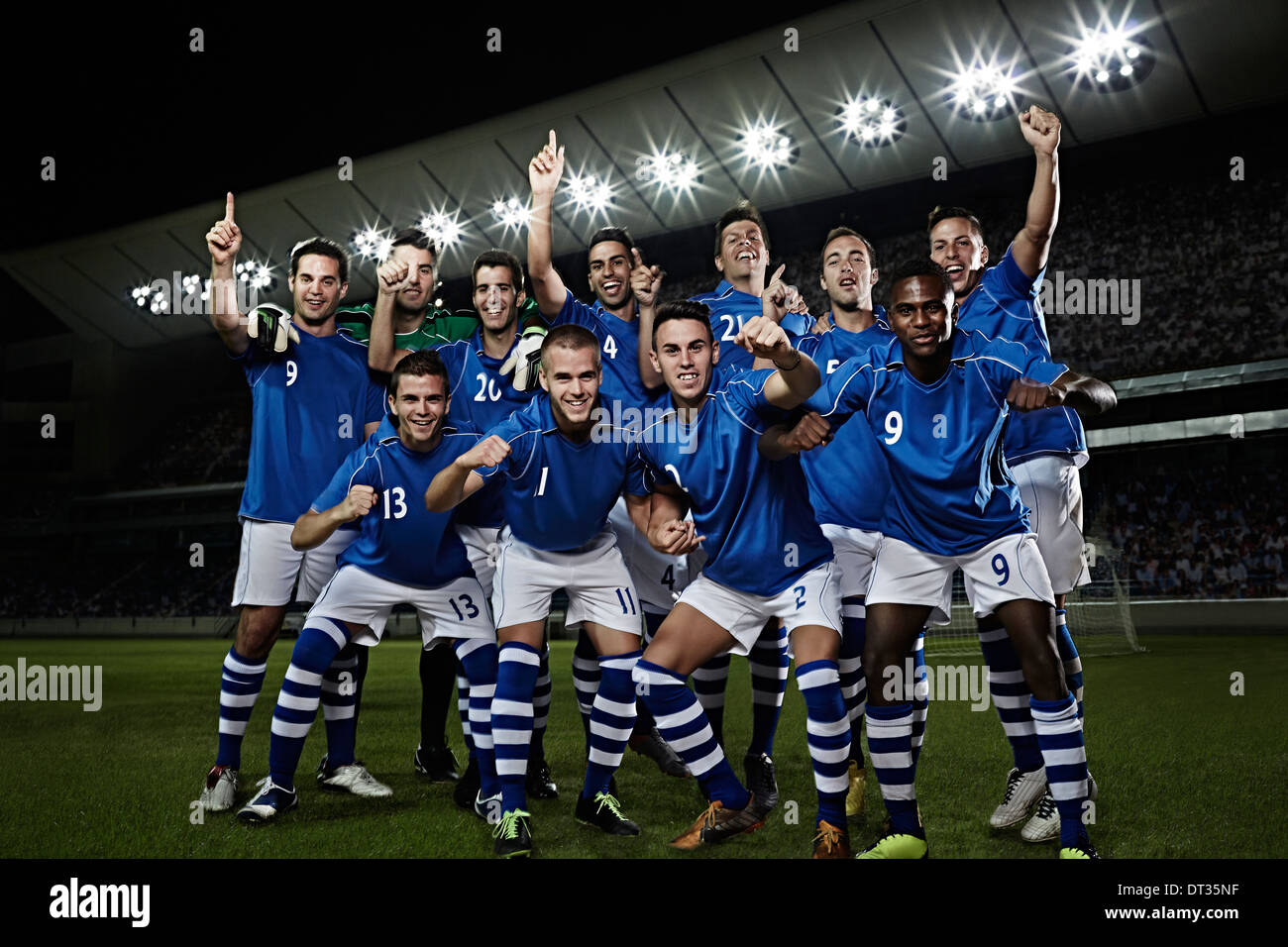 Crowd Cheering Football Stadium Stock Photos & Crowd Cheering Football ...