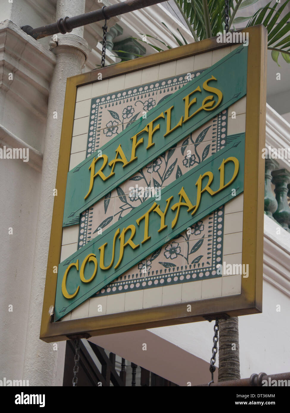 Raffles hotel sign singapore hi-res stock photography and images - Alamy