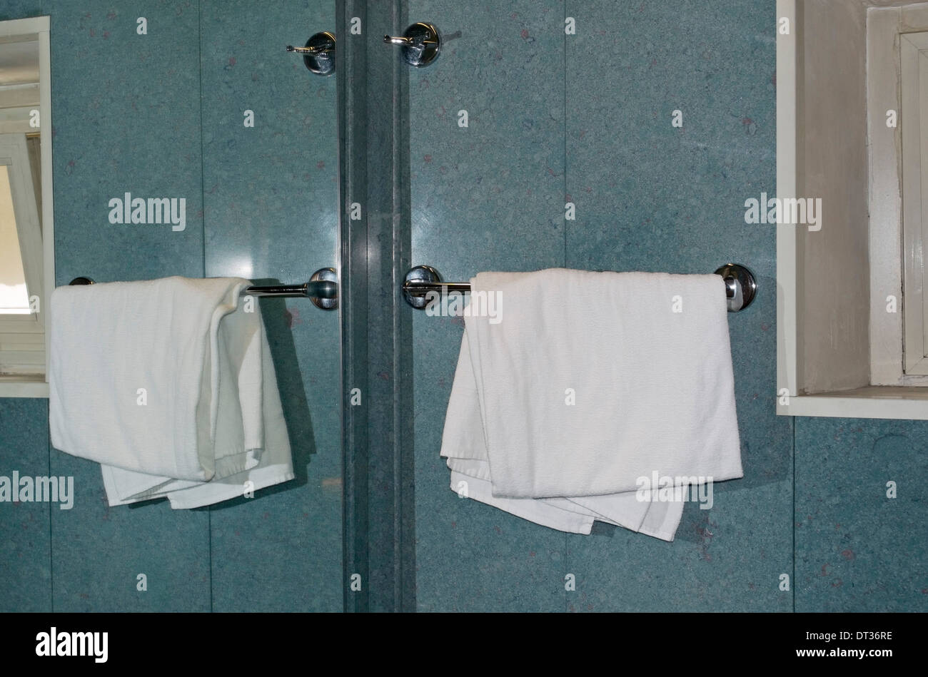 Towels in hotel's bathroom Stock Photo - Alamy