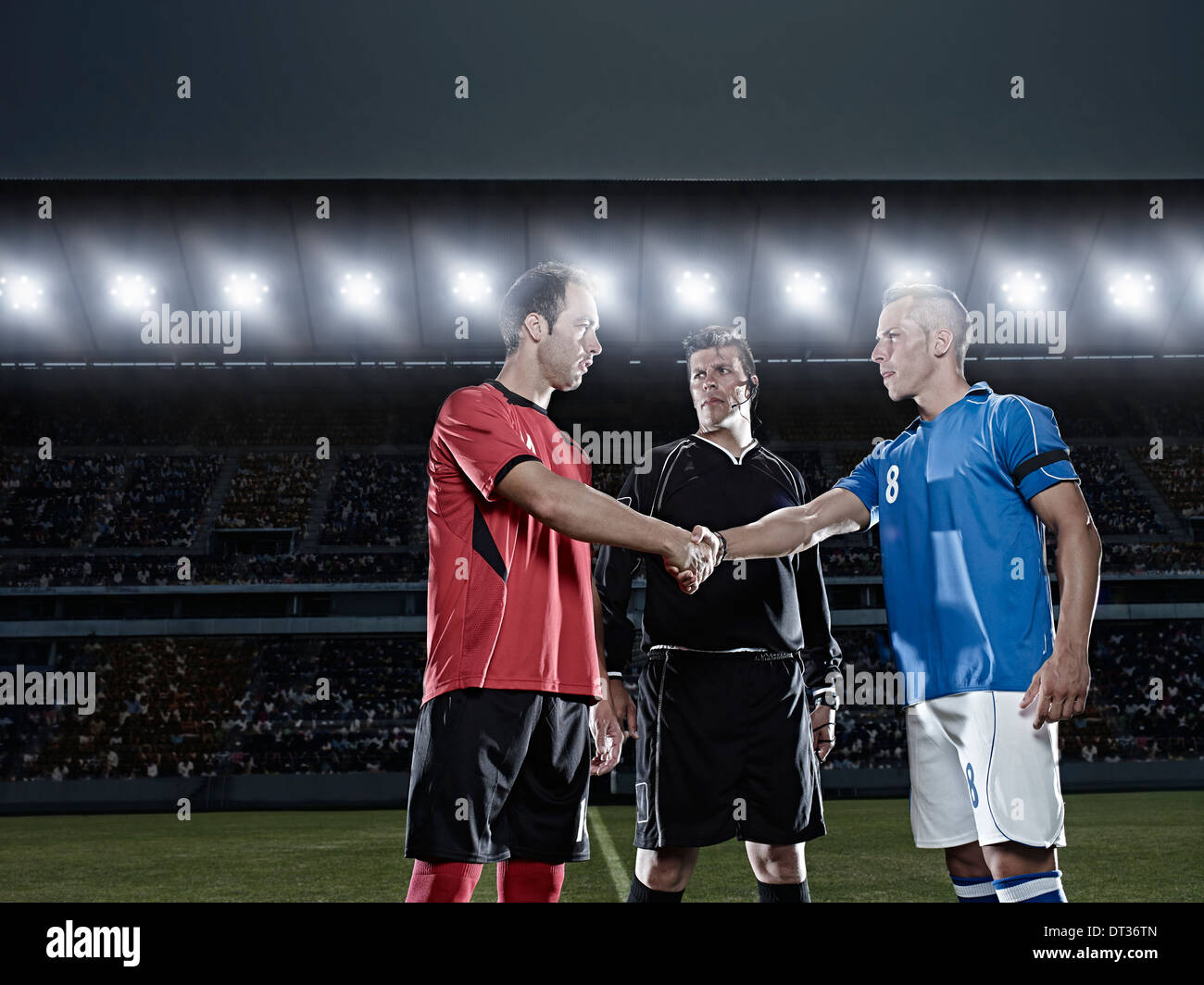 Soccer football team handshake hi-res stock photography and images - Alamy